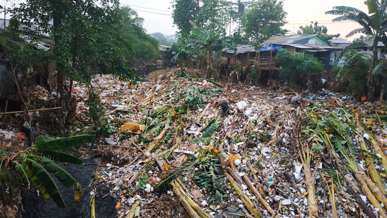 Parah, Sampah Menggunung di Kali Jambe Usai Banjir Parah, Sampah Menggunung di Kali Jambe Usai Banjir